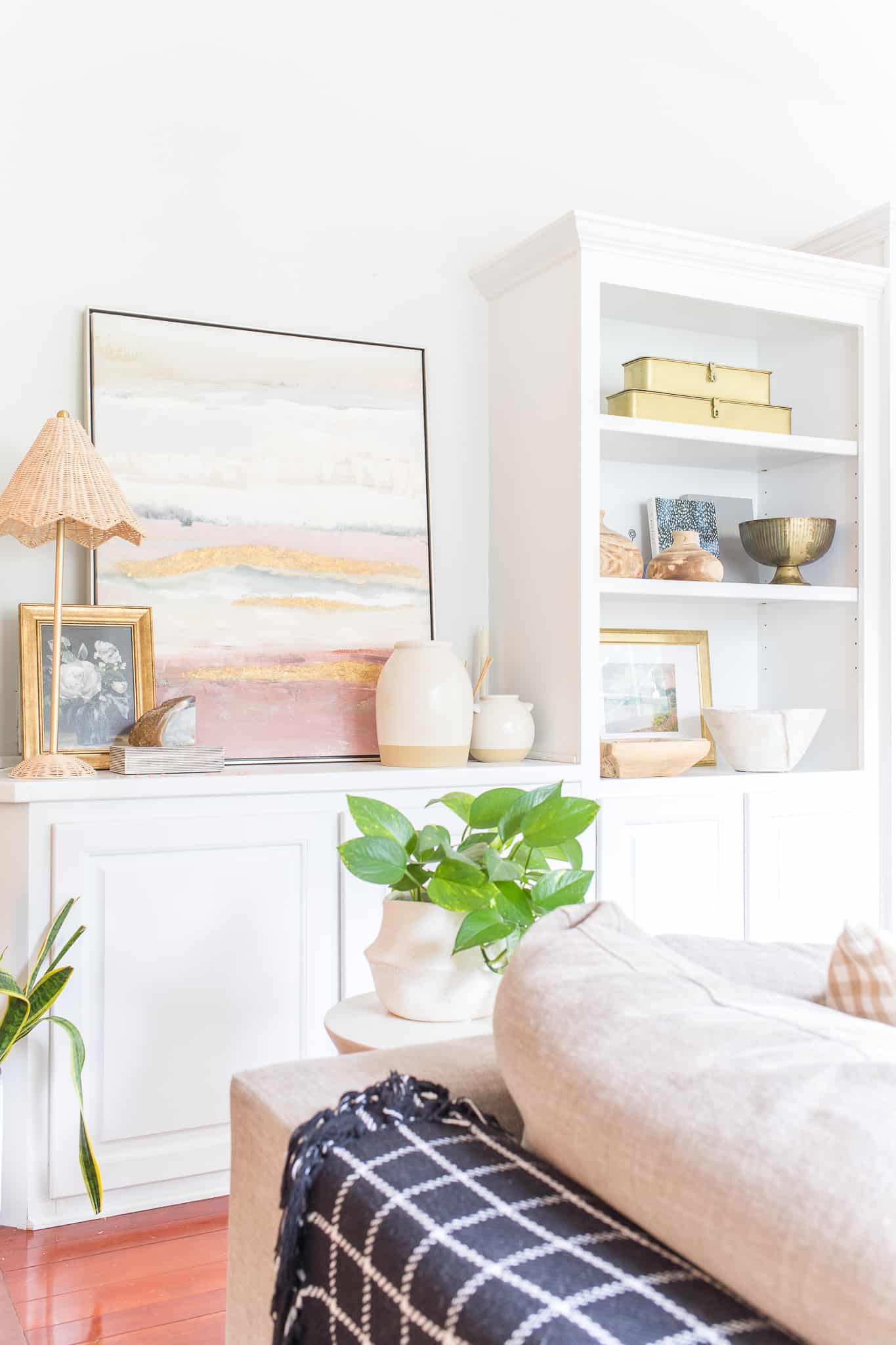 How To Style Bookshelves - Lantern Lane Designs